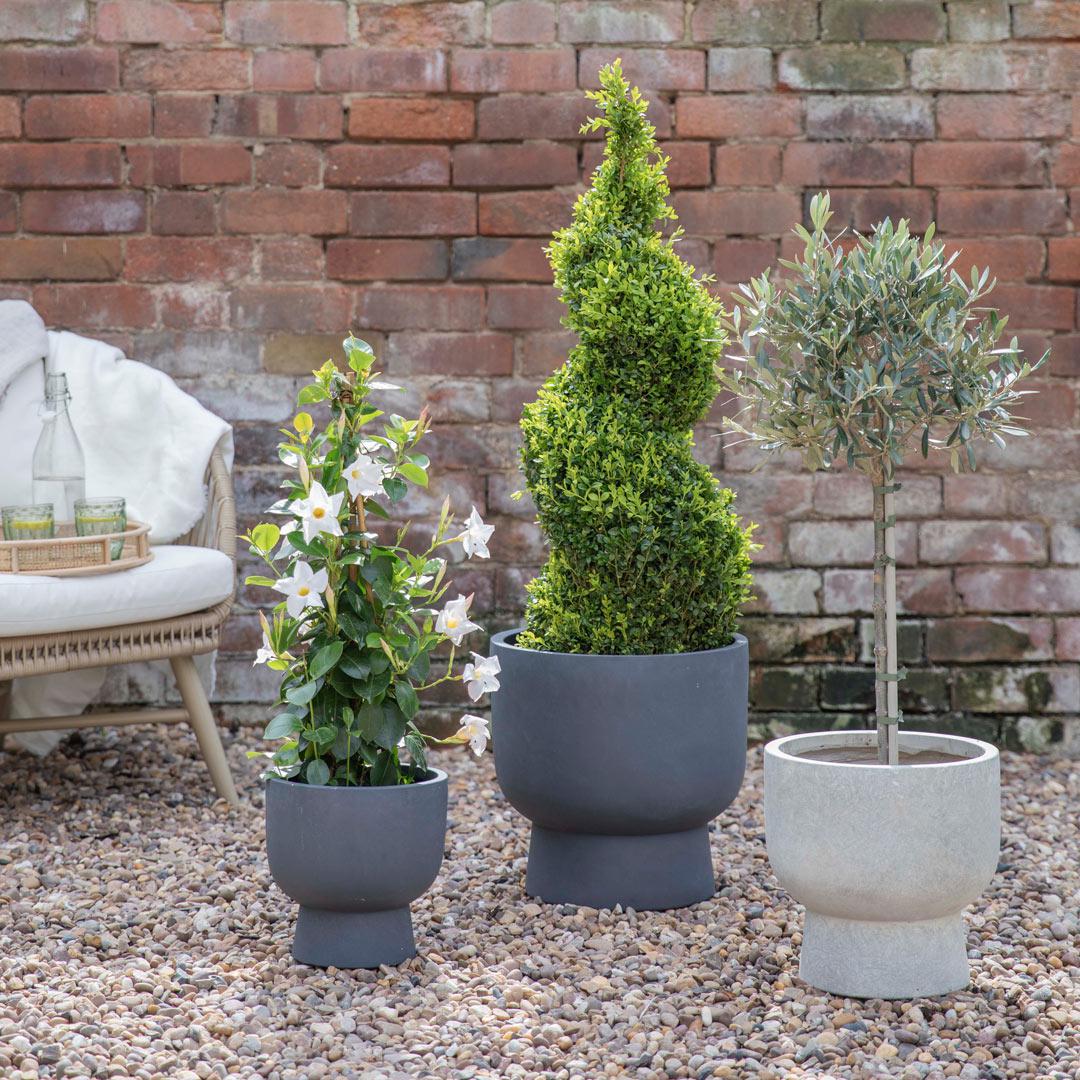 Set of 3 Footed Outdoor Planters – Lime Lace